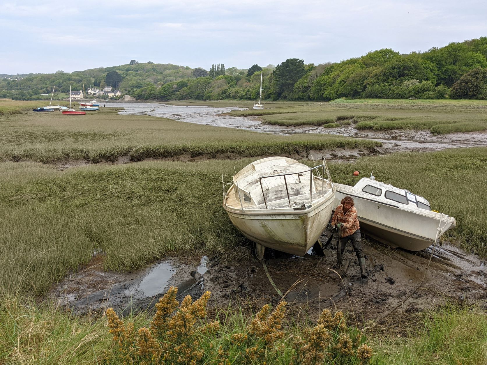 Retrait de 13 épaves de bateaux de plaisance en rade de Brest - Site ...