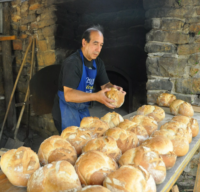 Cuisson du pain au feu de bois - Site officiel du Parc naturel régional ...